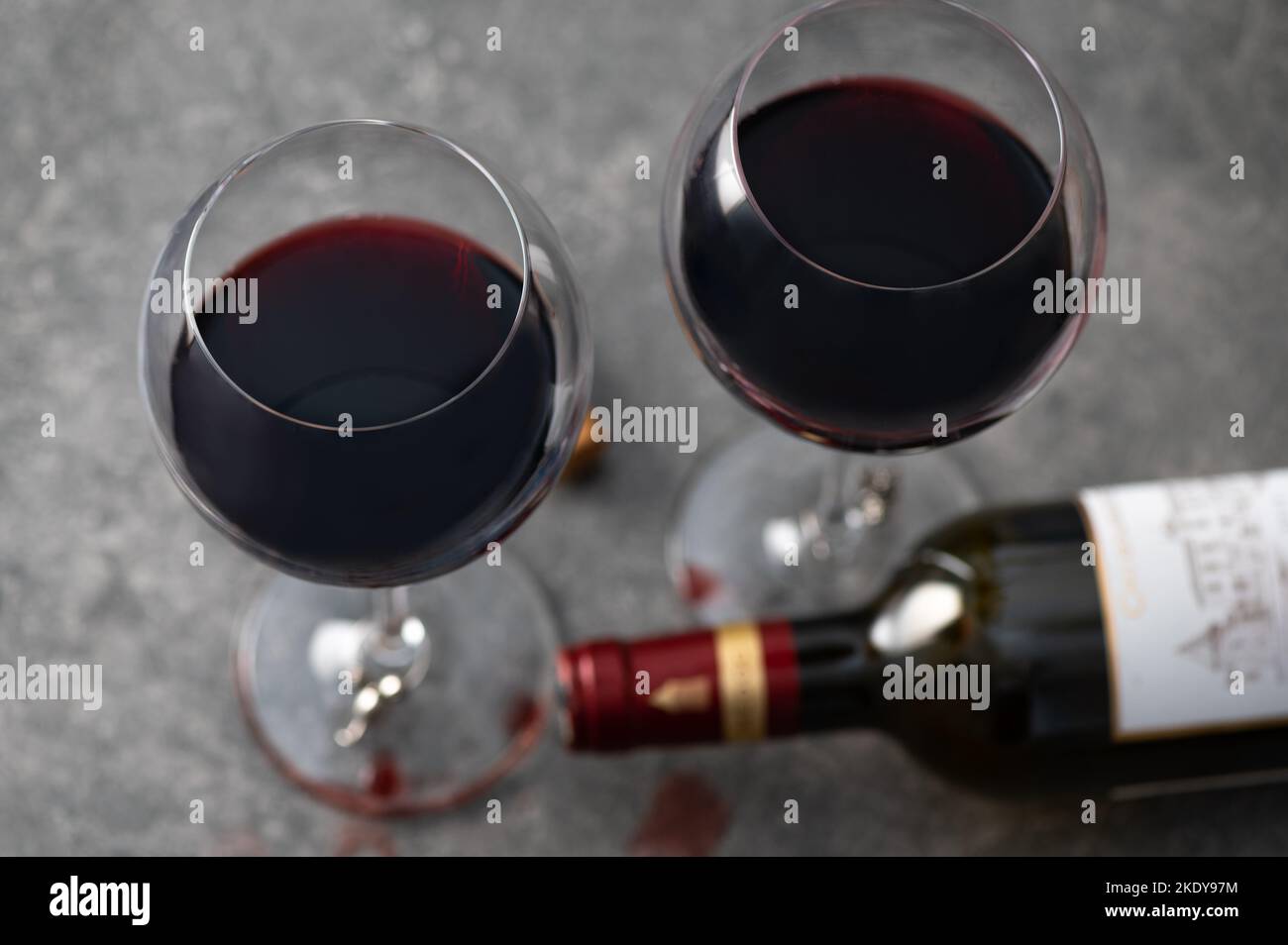 Red wine in glass Stock Photo - Alamy