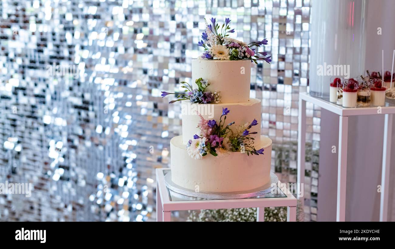 Three levels cake hi-res stock photography and images - Alamy