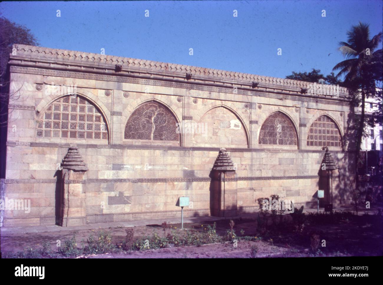 The Sidi Saiyyed Mosque, popularly known as Sidi Saiyyid ni Jali ...