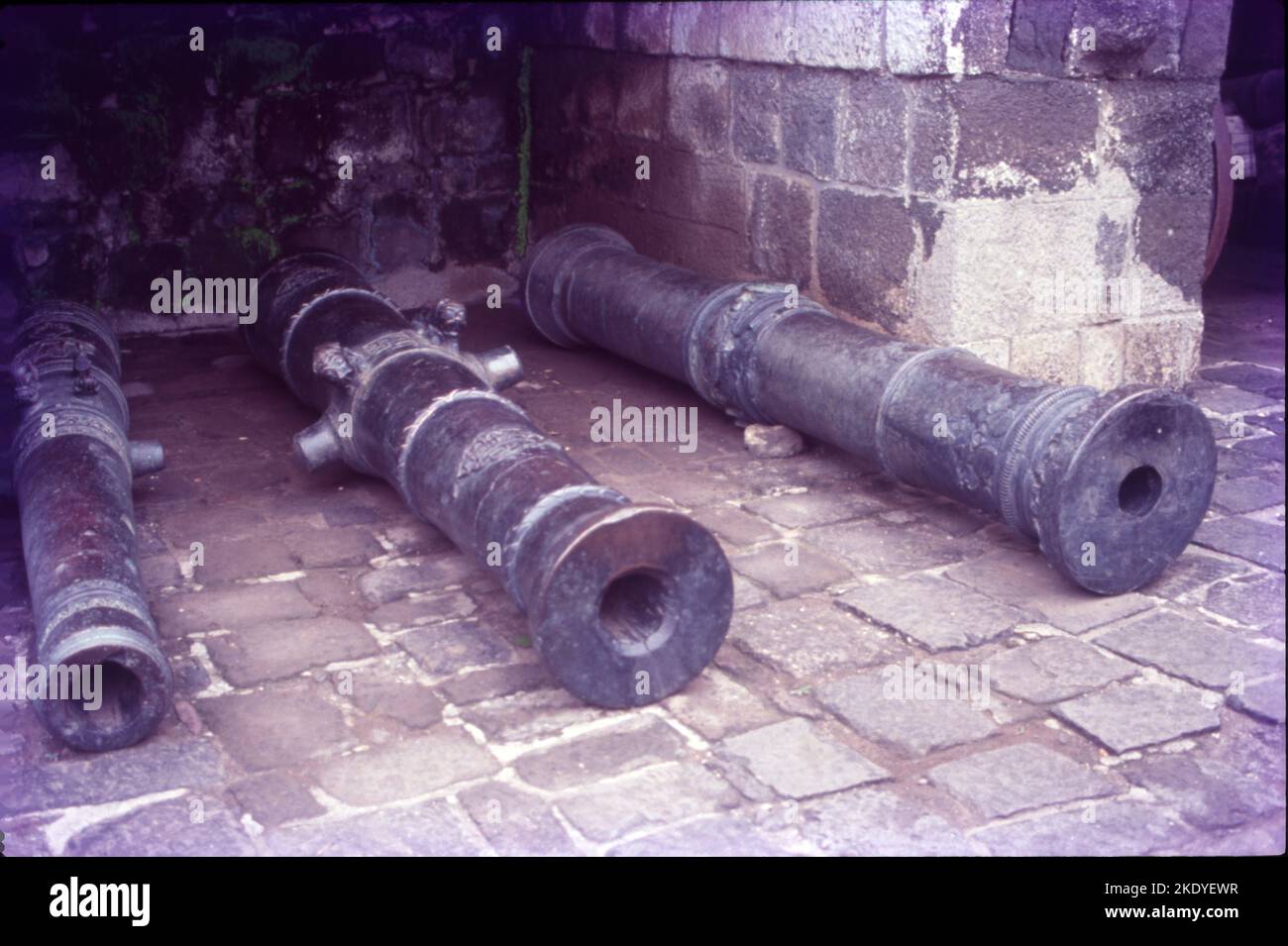 Ancient indian guns hi-res stock photography and images - Alamy