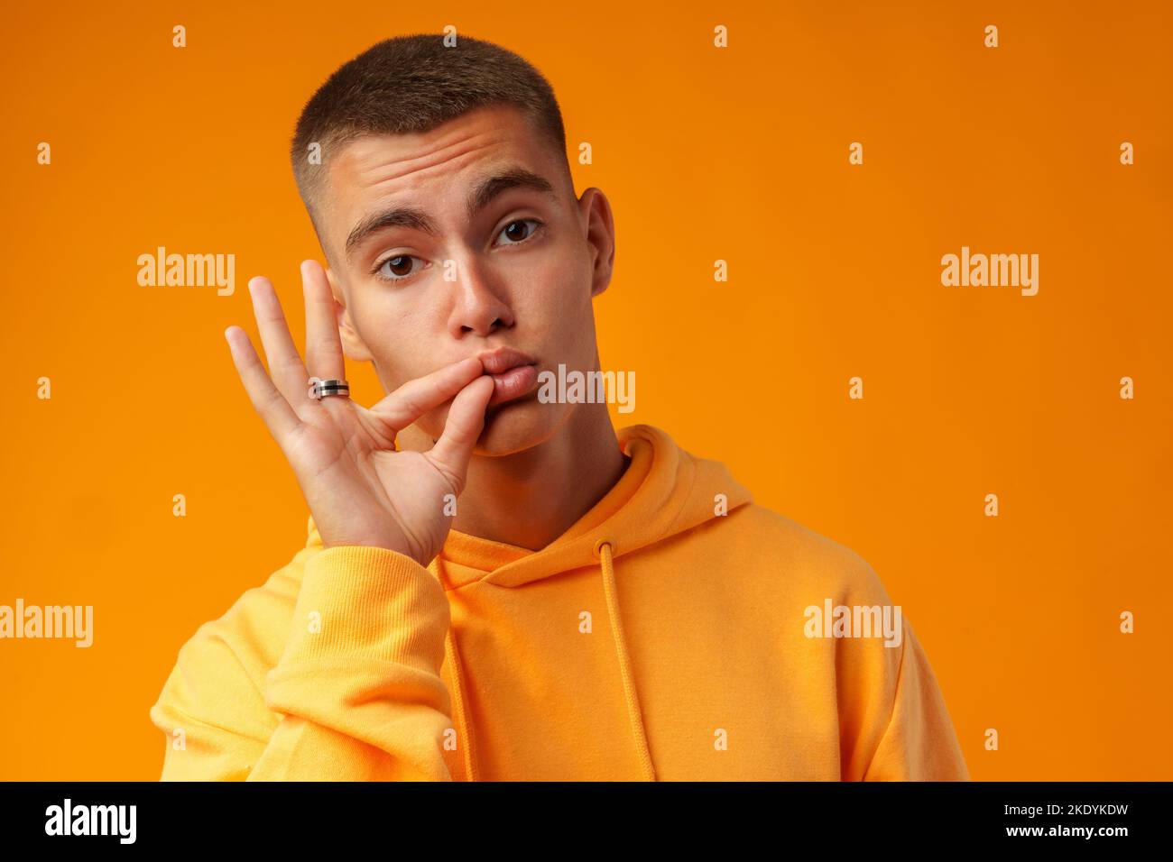 Hush signs hi-res stock photography and images - Alamy