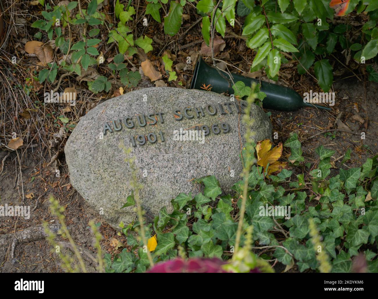 Grab August Scholtis, Friedhof Heerstraße, Westend, Charlottenburg ...
