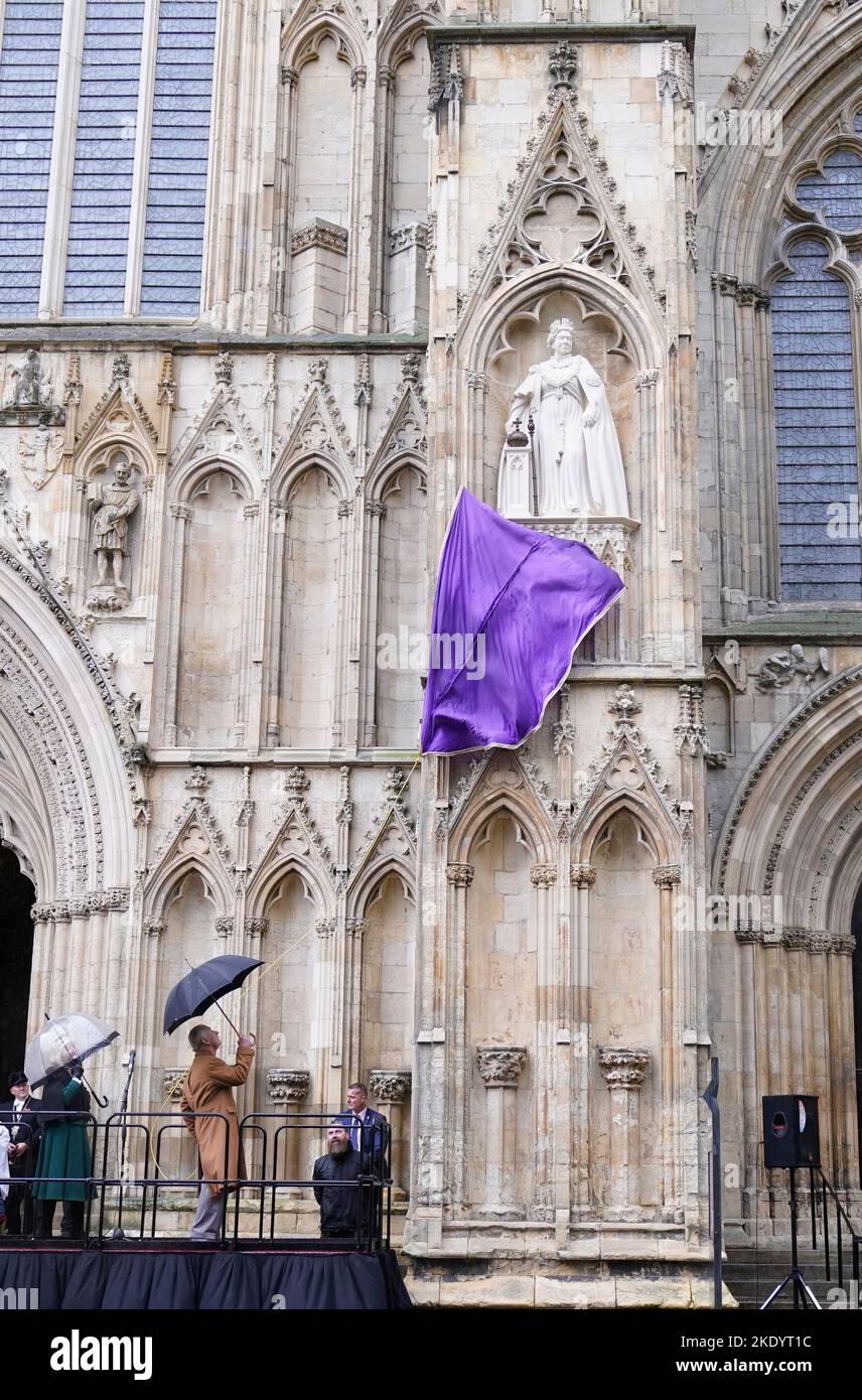 King Charles III unveils the statue of Queen Elizabeth II at York ...