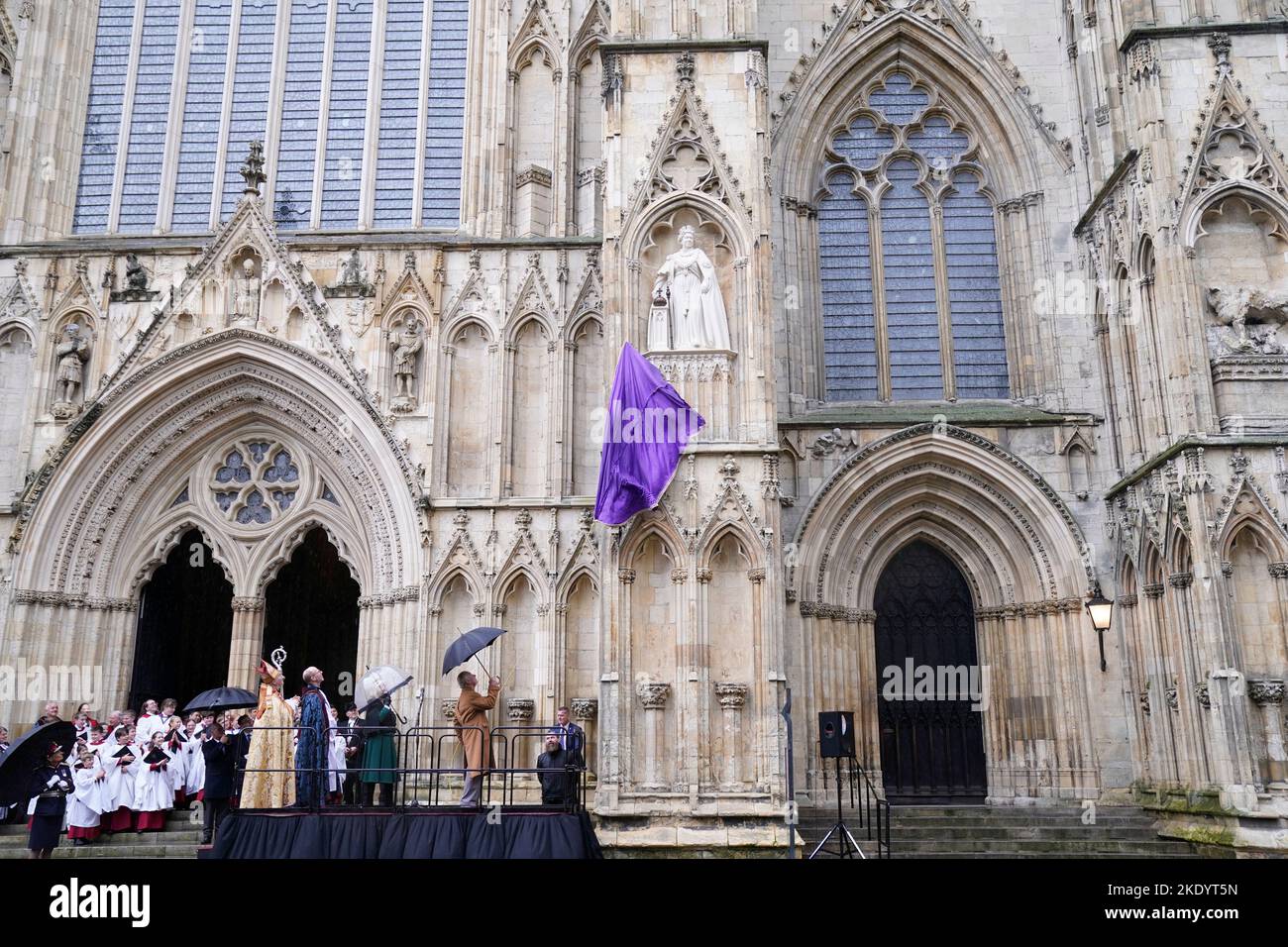 King Charles III unveils the statue of Queen Elizabeth II at York ...