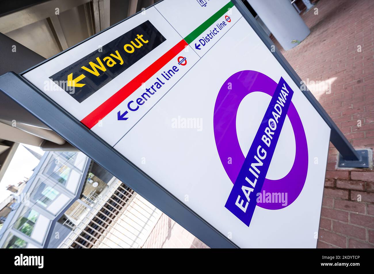 Ealing Broadway - Elizabeth Line Station Stock Photo - Alamy
