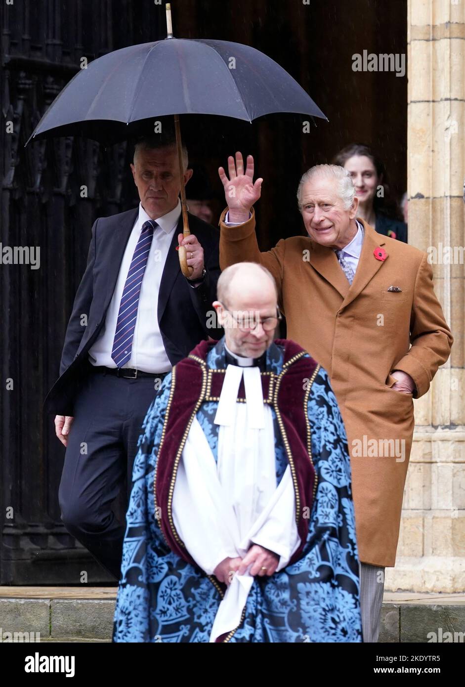 King Charles III unveils the statue of Queen Elizabeth II at York ...