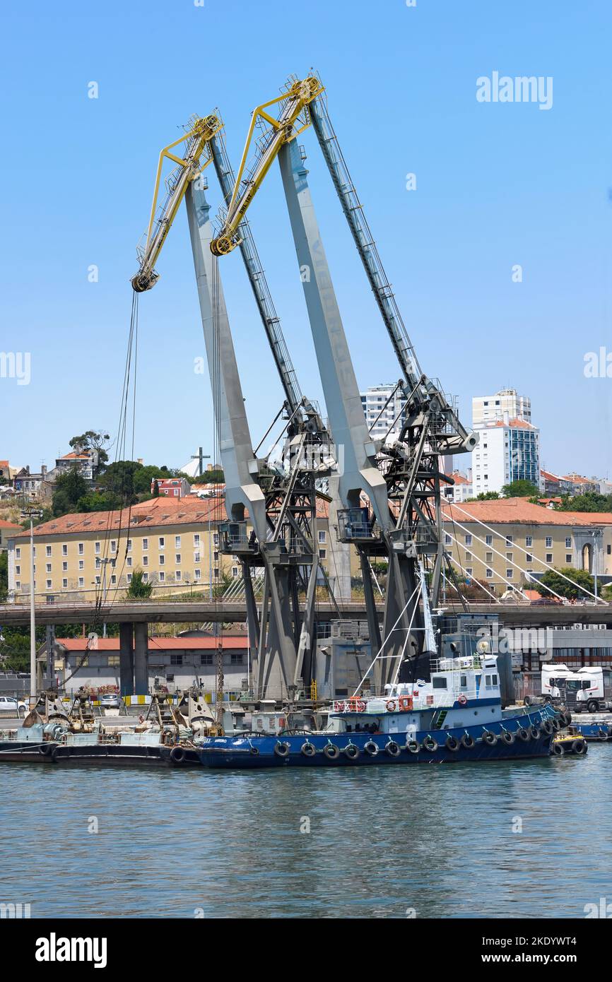 Lisbon docks crane port hi-res stock photography and images - Alamy