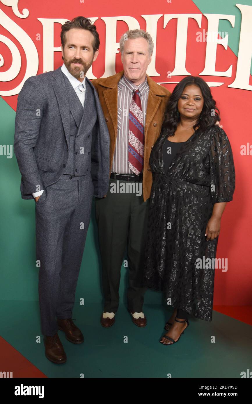 07 November 2022 - New York, New York - Ryan Reynolds, Will Ferrell and ...