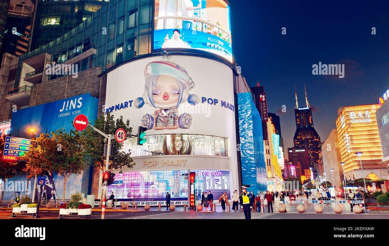 China pop mart hi-res stock photography and images - Alamy