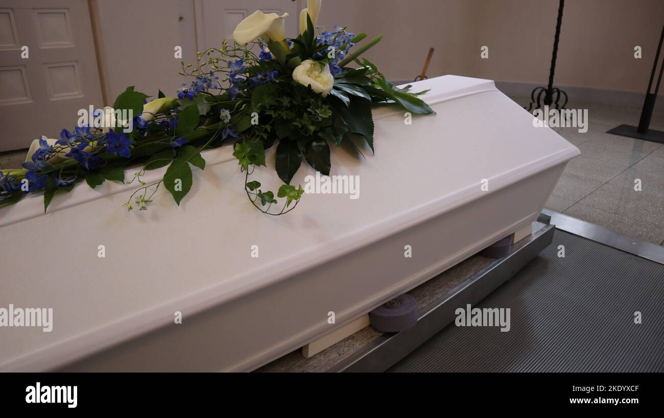 Coffin church illustration hi-res stock photography and images - Alamy Coffin church illustration hi-res stock photography and images - Alamy