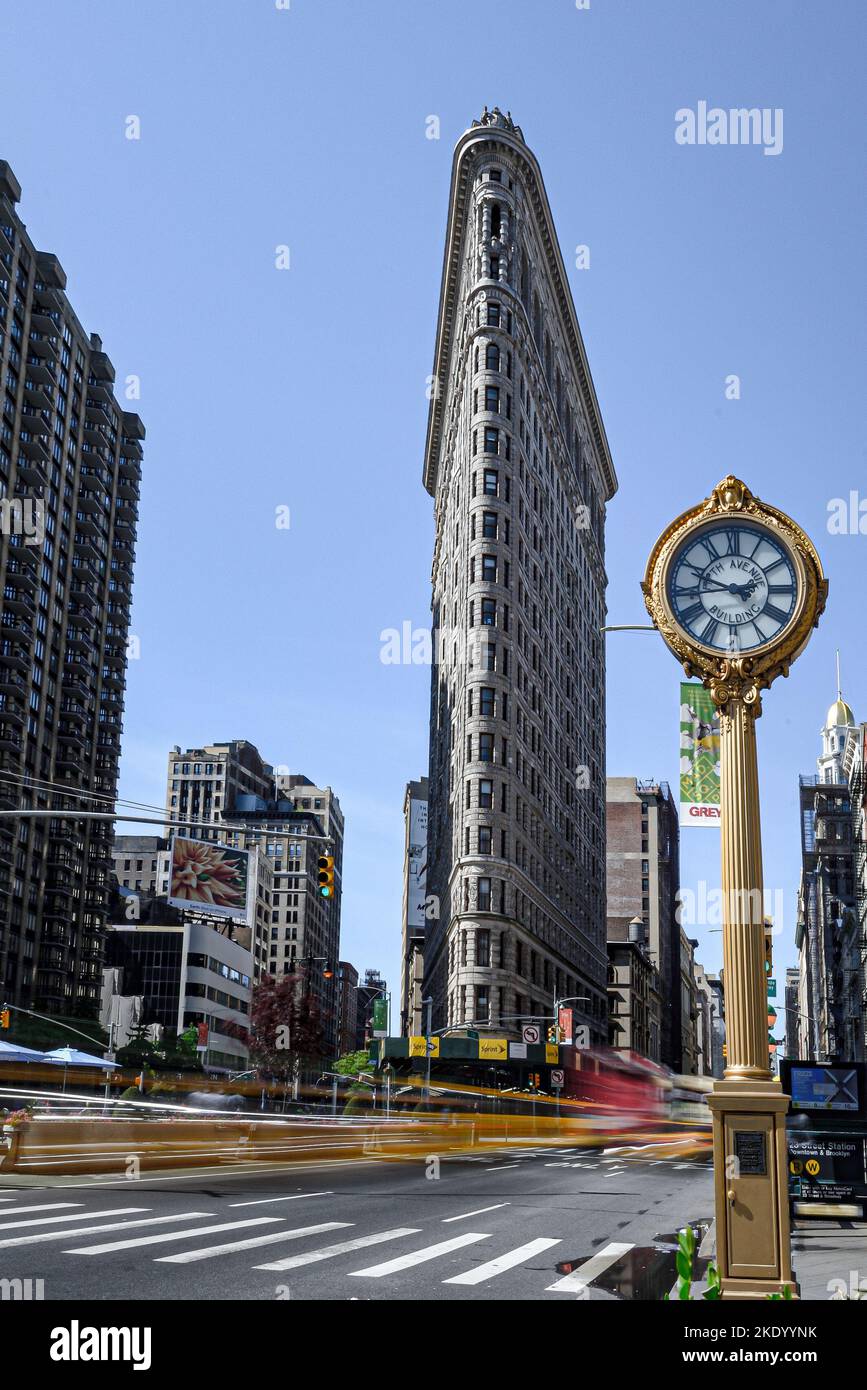 Triangular shaped skyscraper hi-res stock photography and images - Alamy