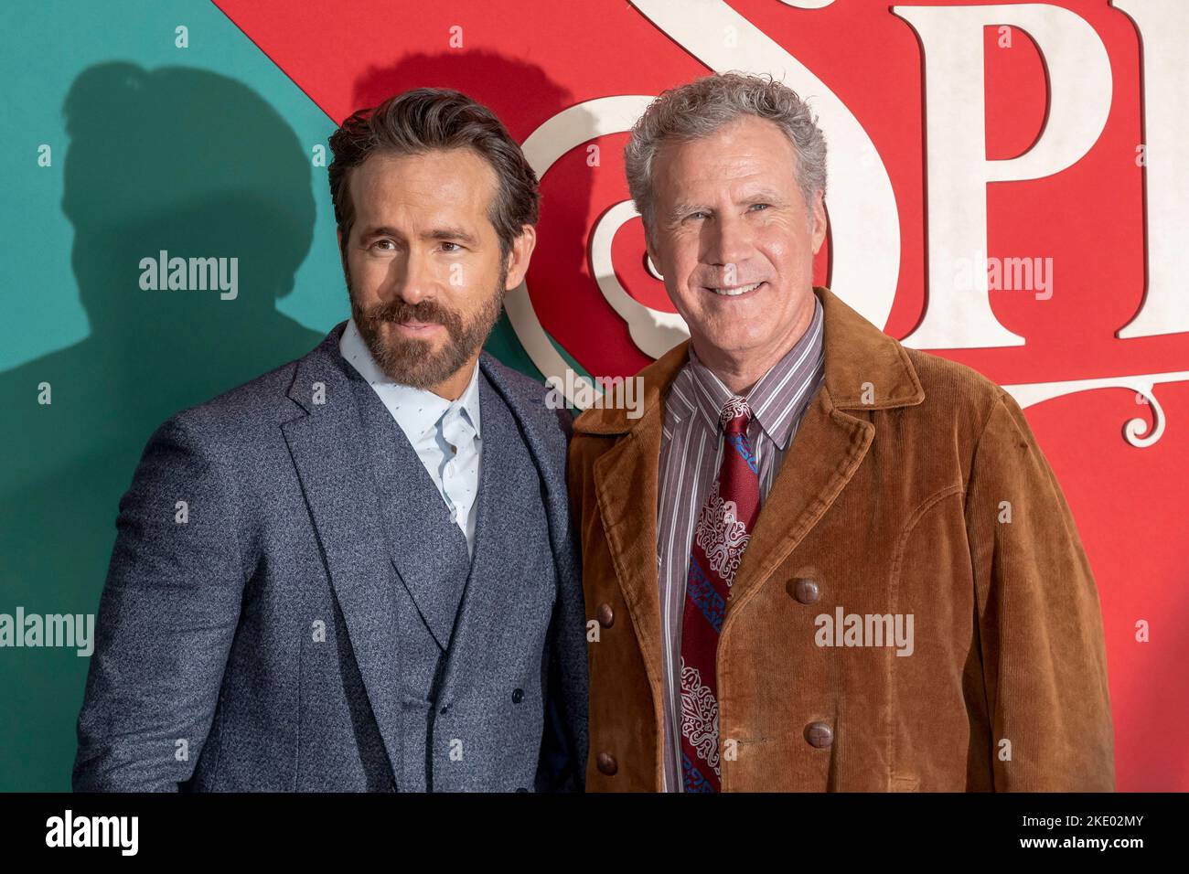 NEW YORK, NEW YORK - NOVEMBER 07: Ryan Reynolds and Will Ferrell attend ...