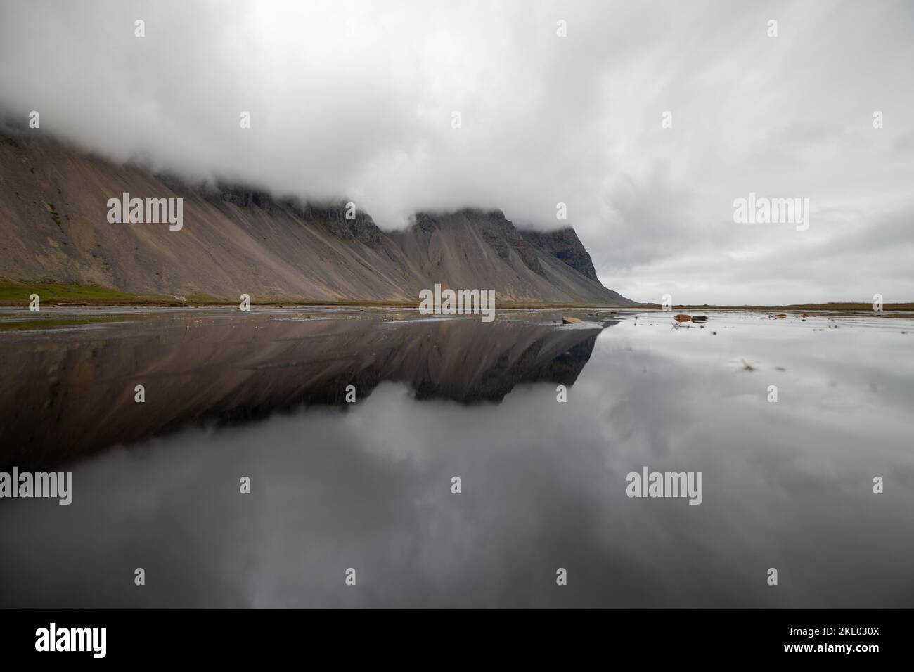 The rocks refection on the Stockness Beach Stock Photo - Alamy
