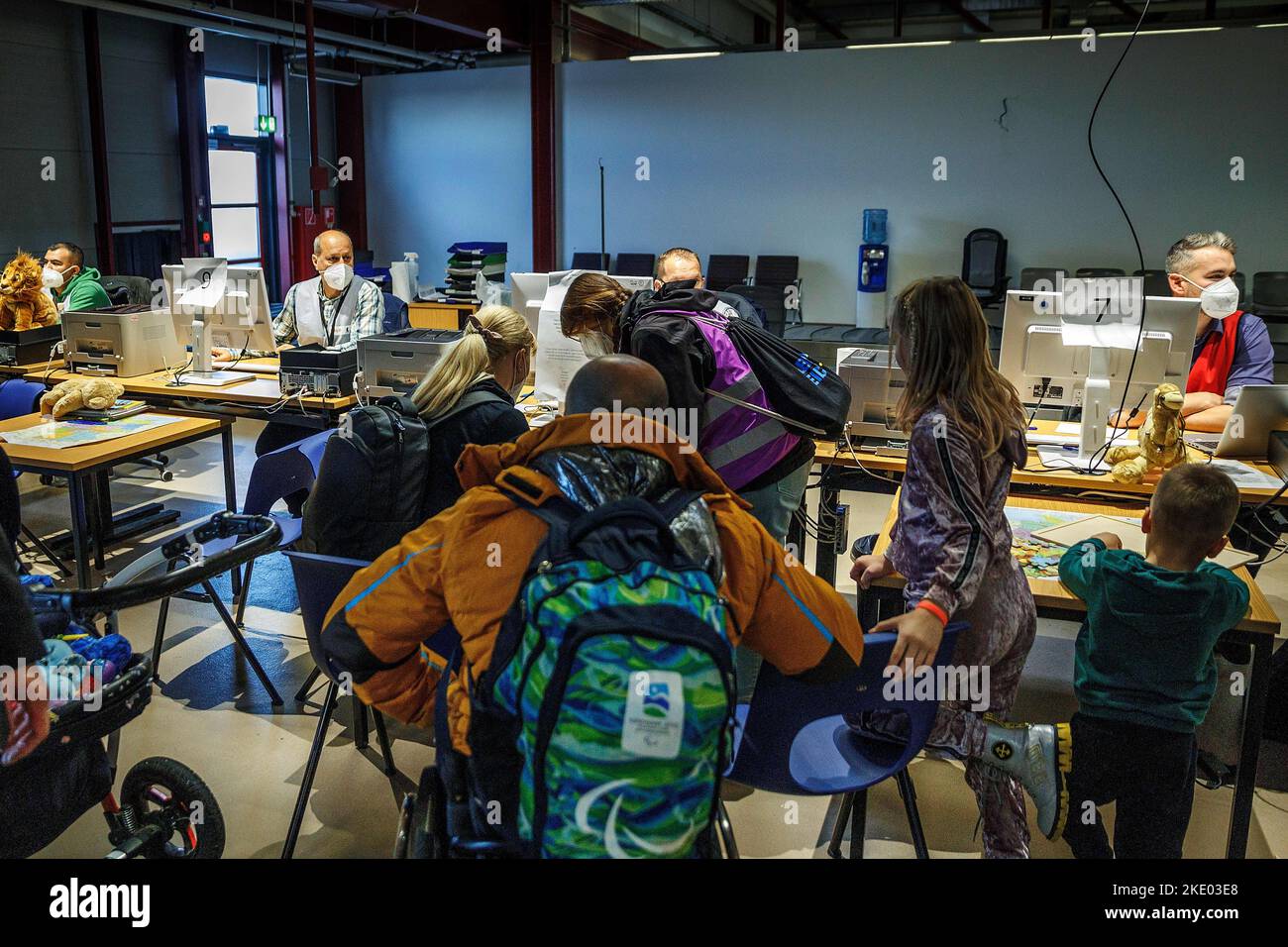 Berlin, Germany. 09th Nov, 2022. Employees record the data of refugees ...