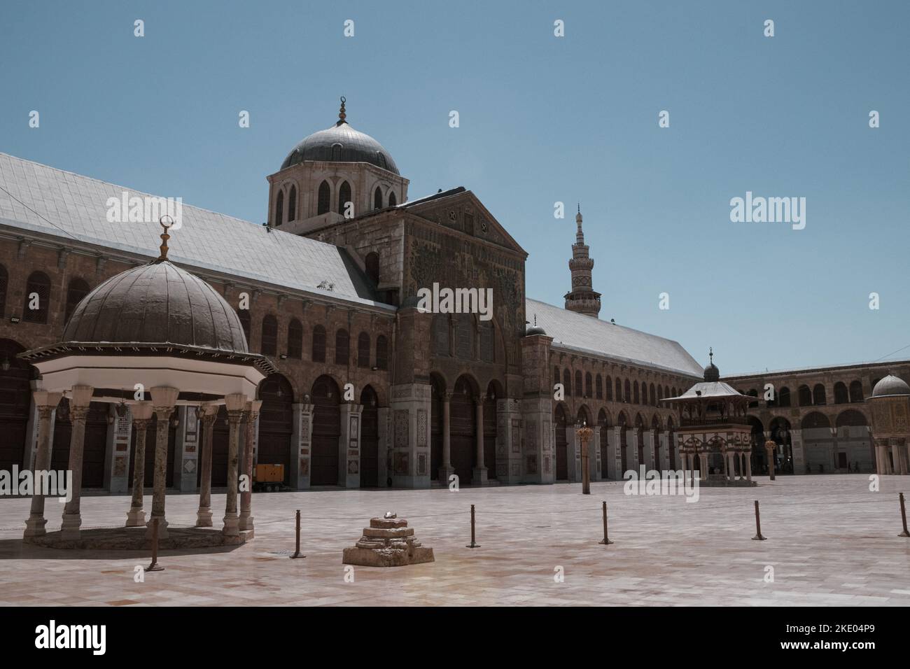 The courtyard of the great Umayyad Mosque in the old city of Damascus ...