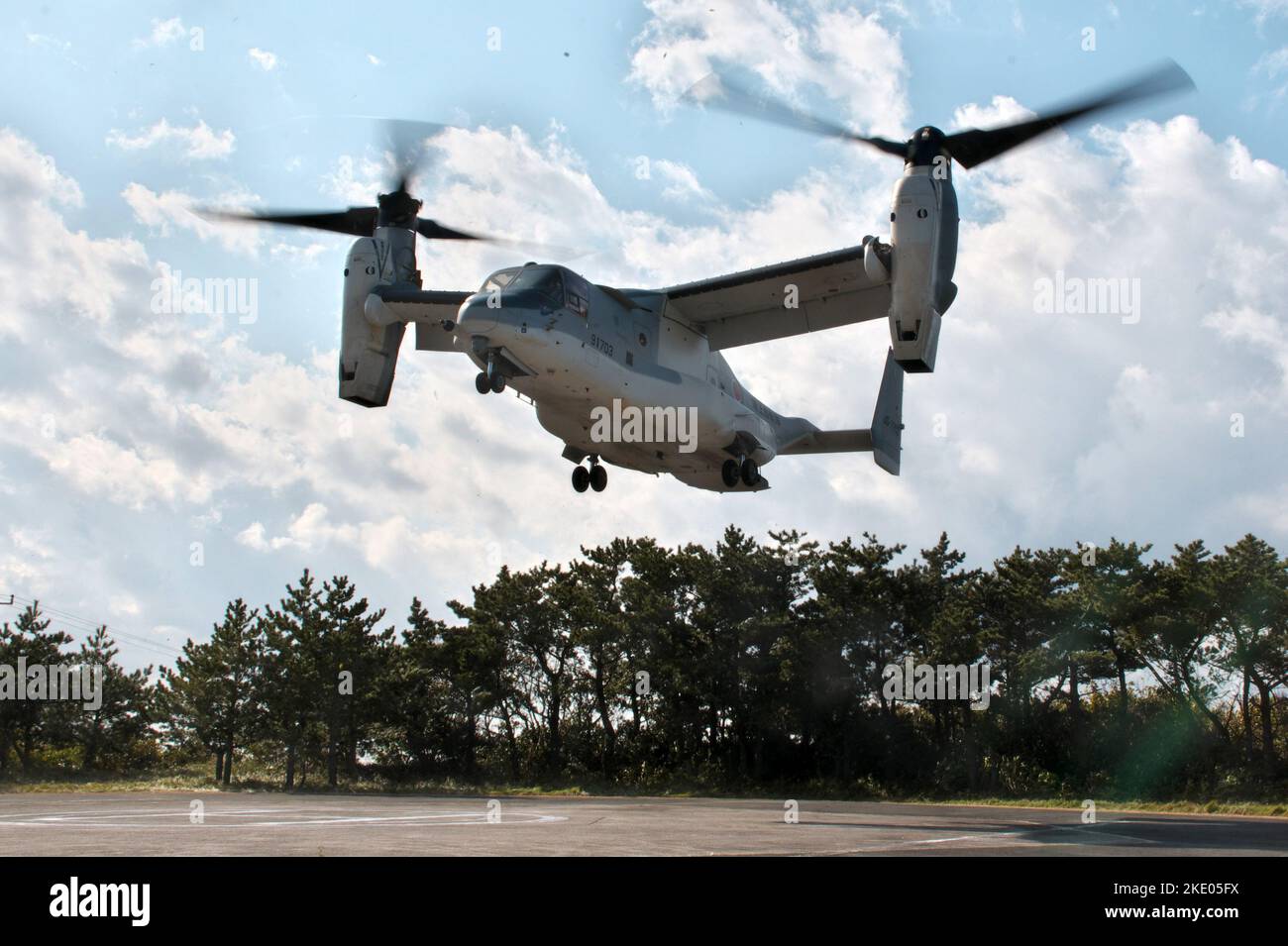Kozushima, Japan. 09th Nov, 2022. Japan Ground Self-Defense Force's V ...