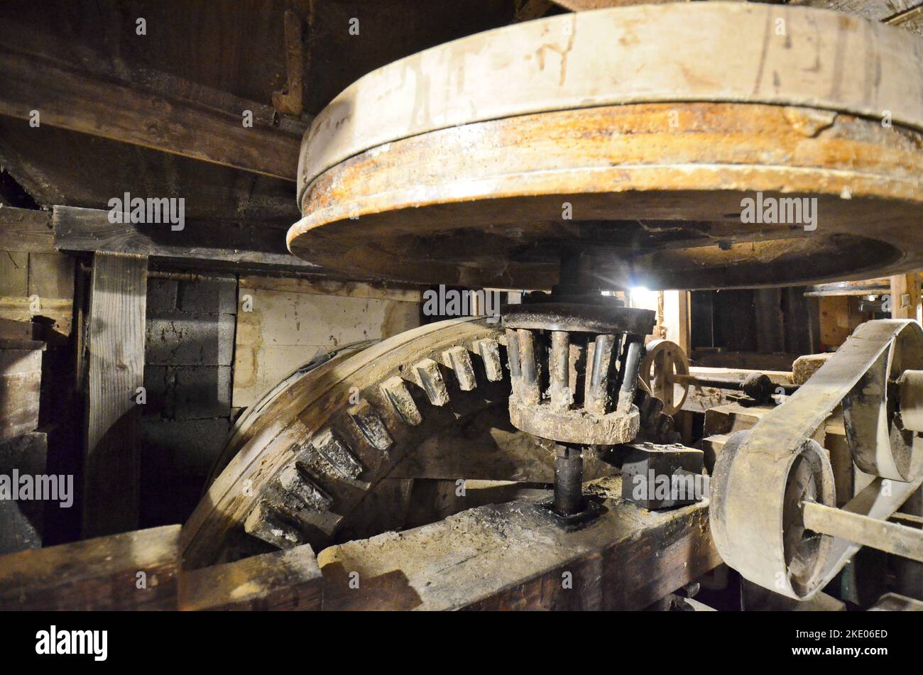 Austria, wooden drive unit in the so-called Strutz-Mill, an old water ...