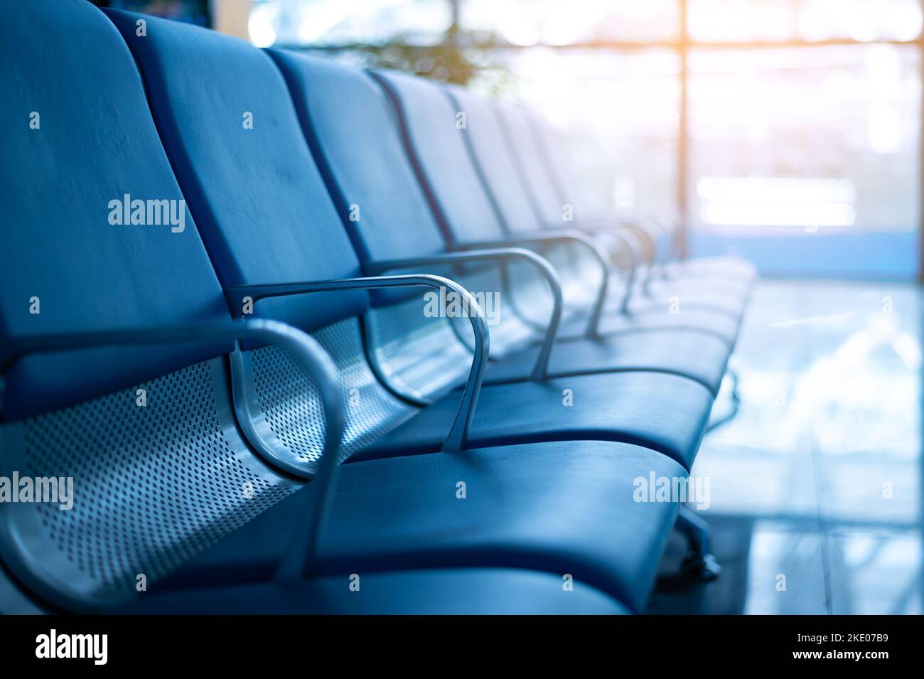An empty row of seats in the airport terminal Stock Photo - Alamy