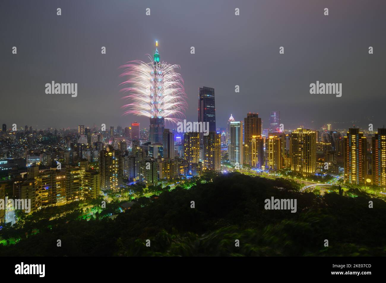 The New year countdown firework performance at Taipei 101 building in ...