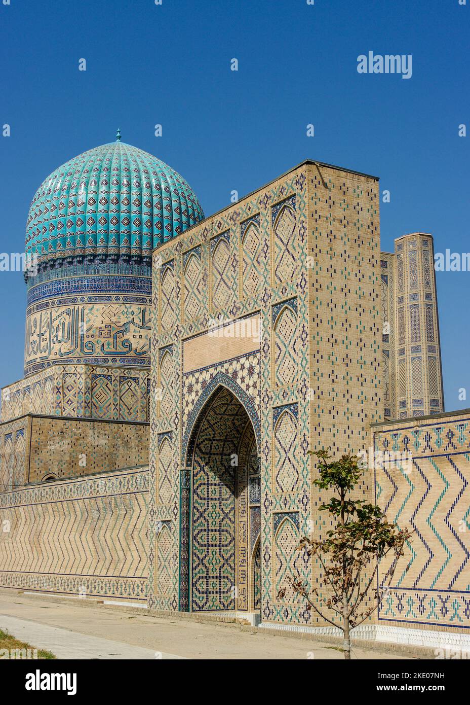 Street view of beautiful ancient Bibi Khanum or Khanym mosque with blue ...