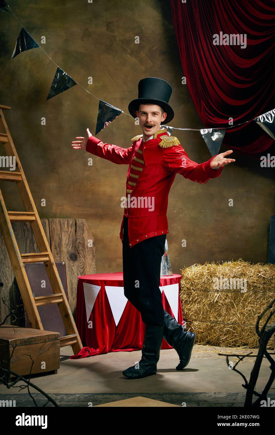 Vintage portrait of male retro circus entertainer expresses rejoice and ...