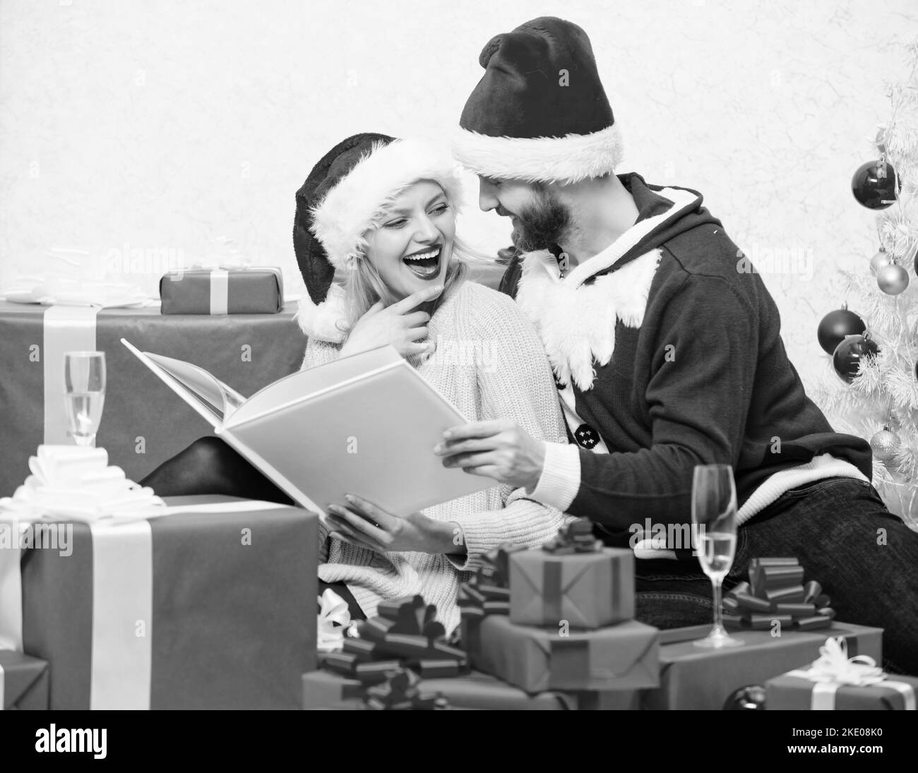 Family celebrating xmas new Black and White Stock Photos & Images - Alamy
