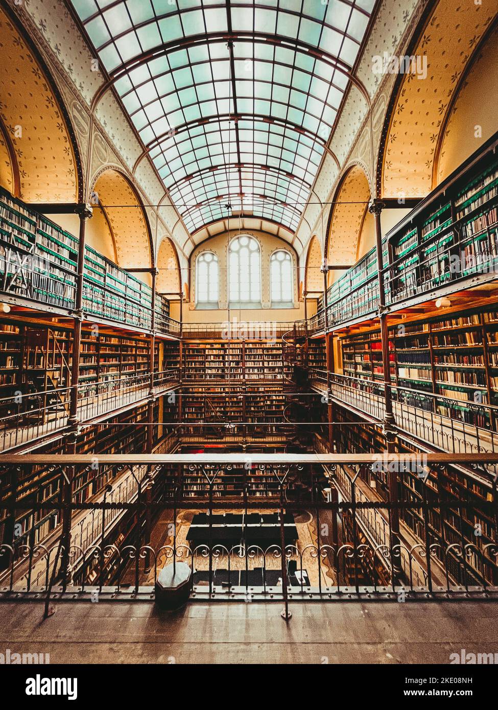 A vertical symmetric shot of the Rijksmuseum Research Library Stock ...