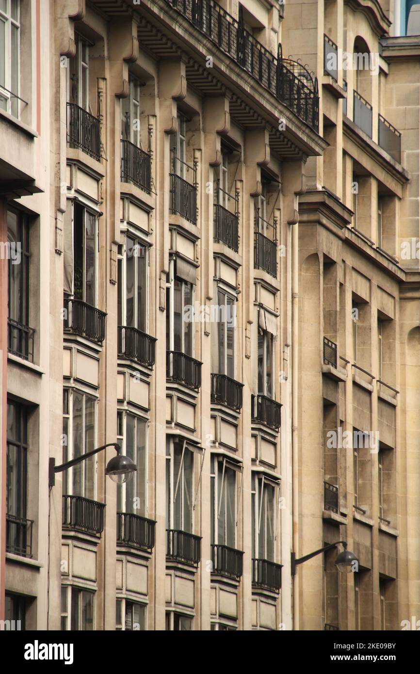 Long narrow street paris hi-res stock photography and images - Alamy