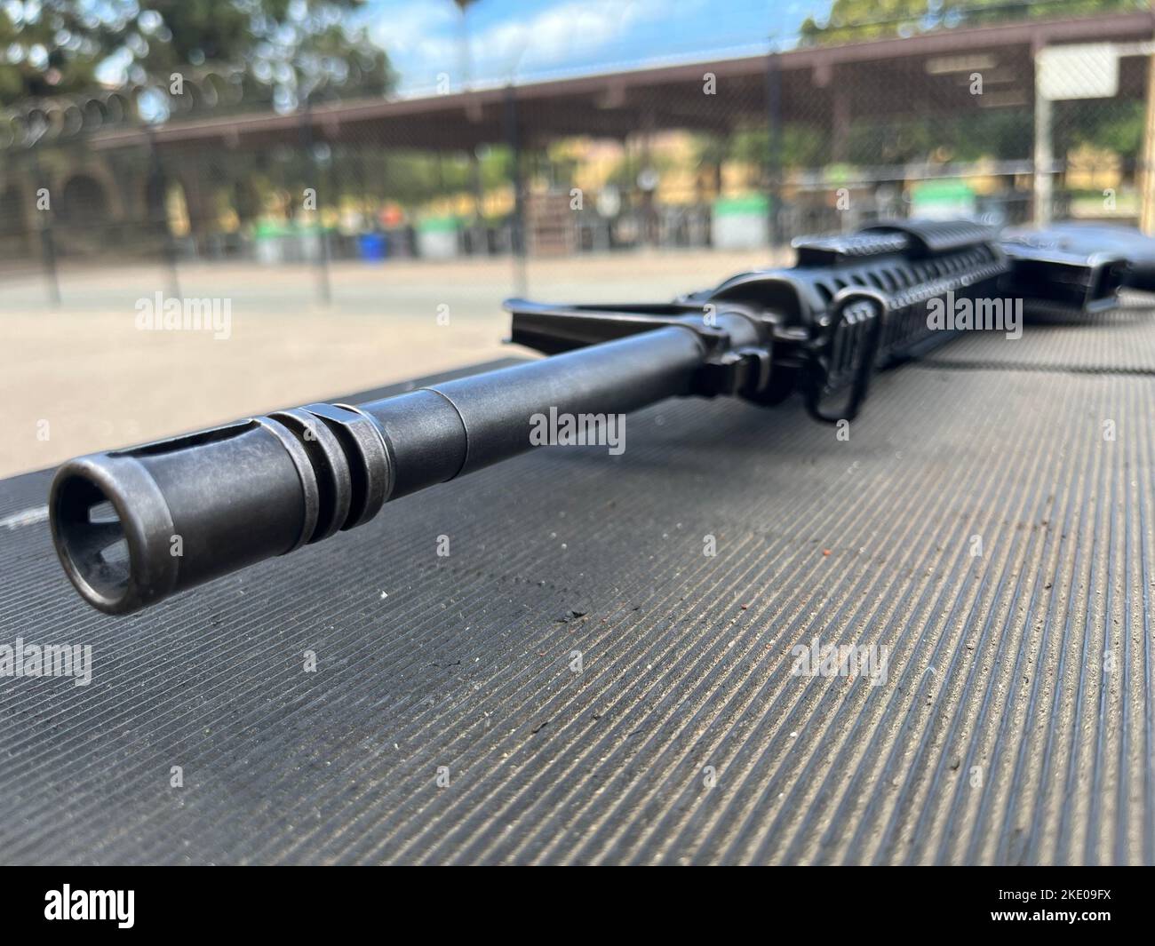 Metal gun hi-res stock photography and images - Alamy