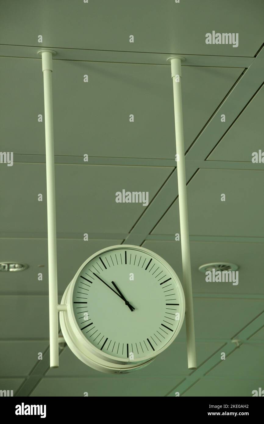 Hanging form hi-res stock photography and images - Alamy