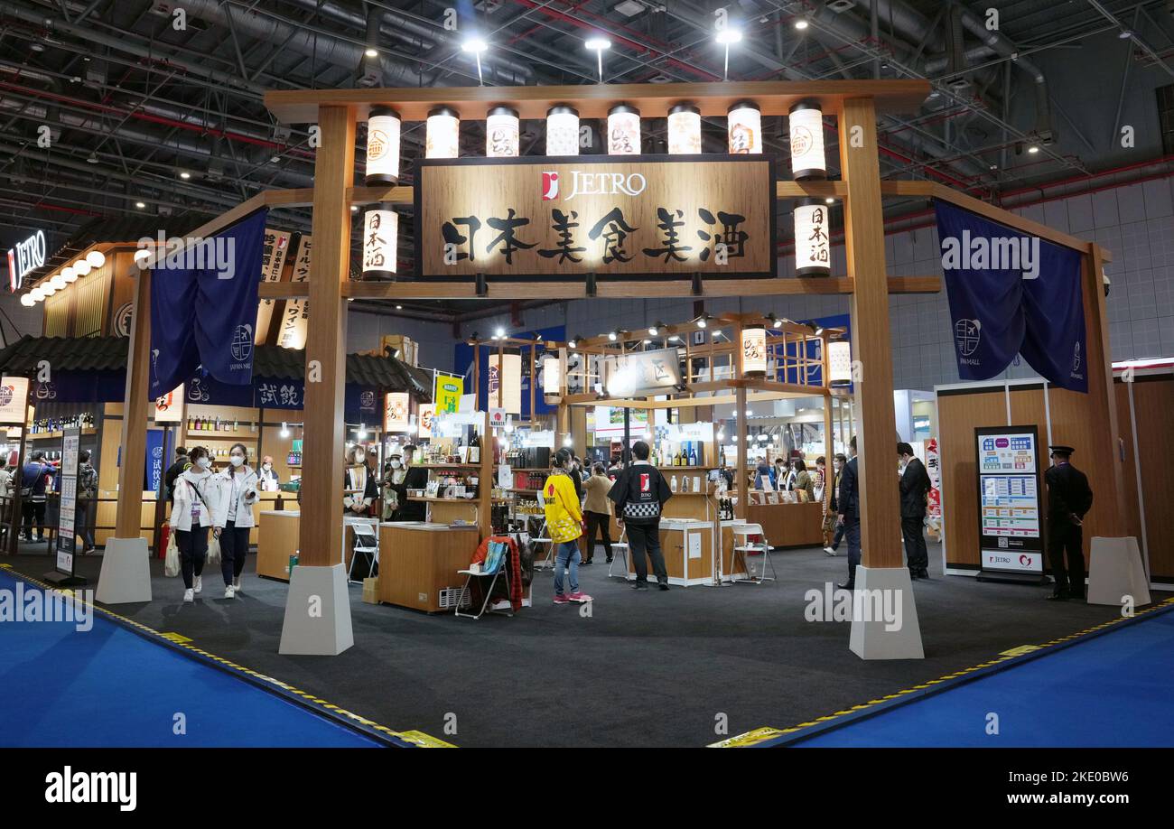 Food booth japan hi-res stock photography and images - Alamy