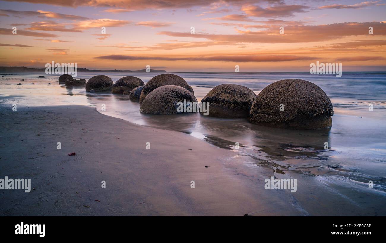 The round stones on the water's surface. Moeraki Boulders Beach ...