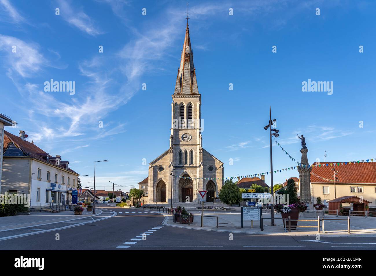 Die Kirche Saint-Nicolas in Le Russey, Bourgogne-Franche-Comté ...