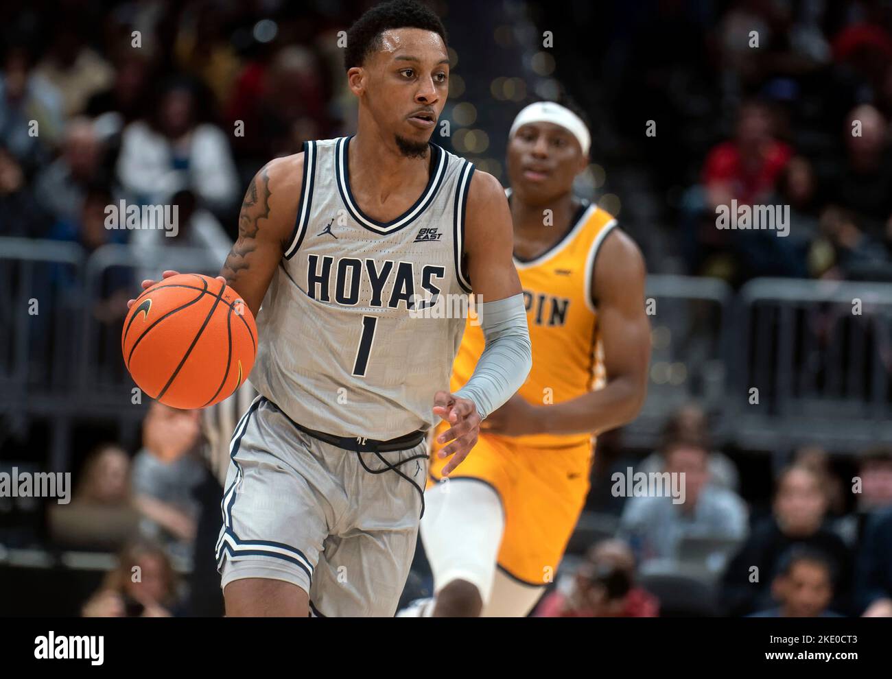 Action college basketball hi-res stock photography and images - Alamy