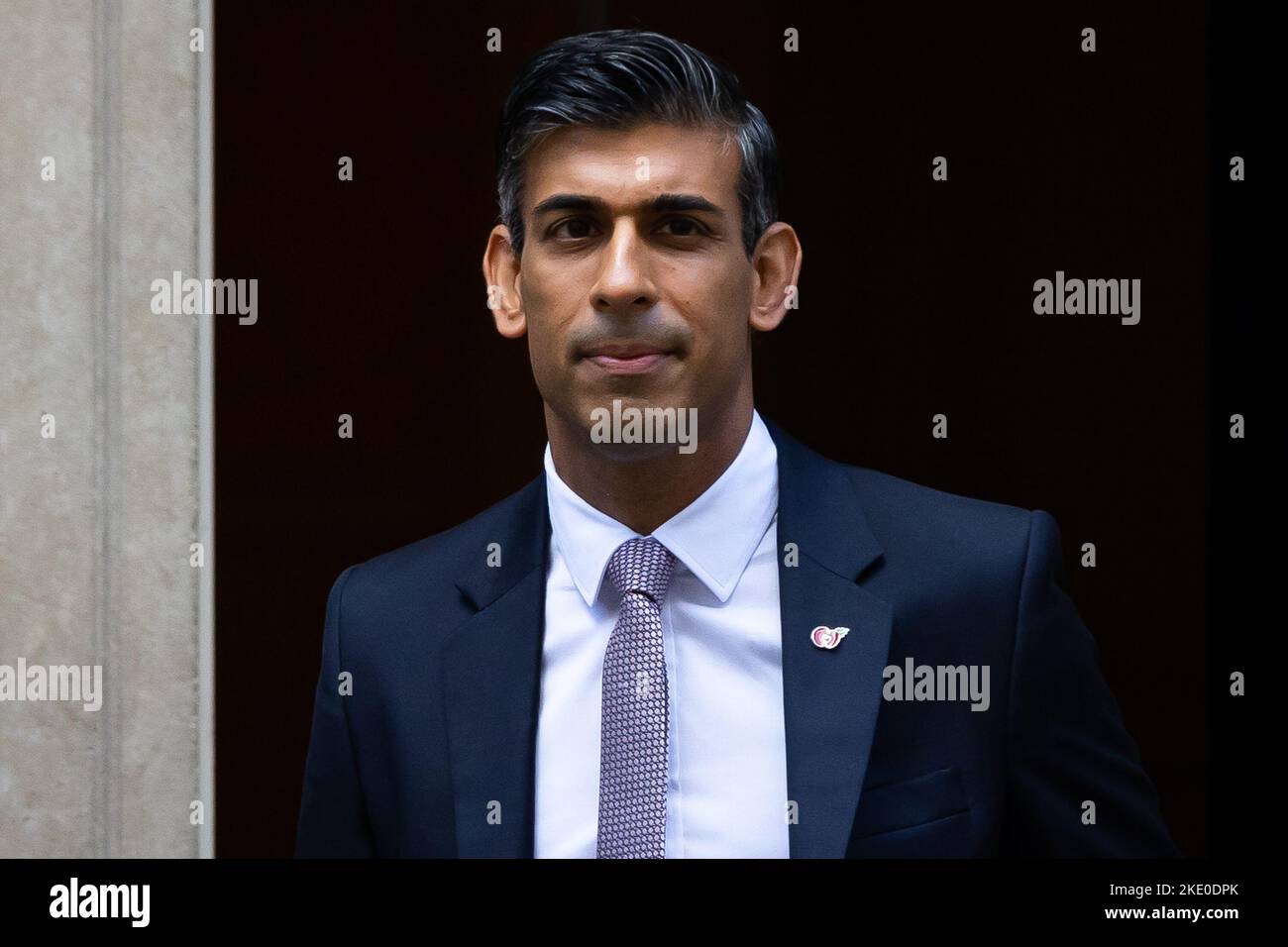 Sunak wave hi-res stock photography and images - Alamy