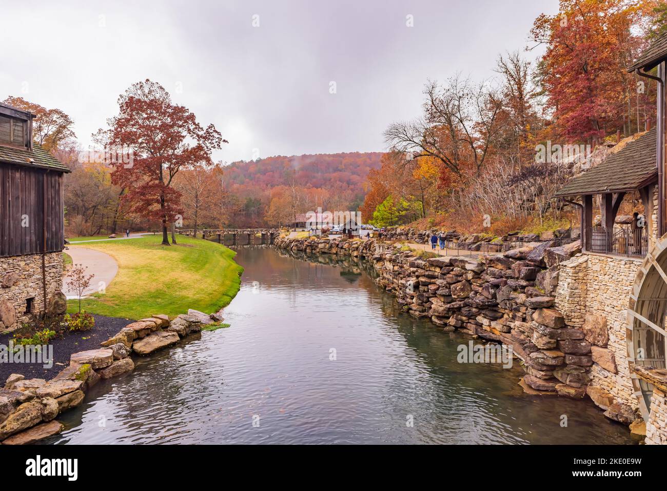 Overcast view of the main building of Dogwood Canyon Nature Park at ...