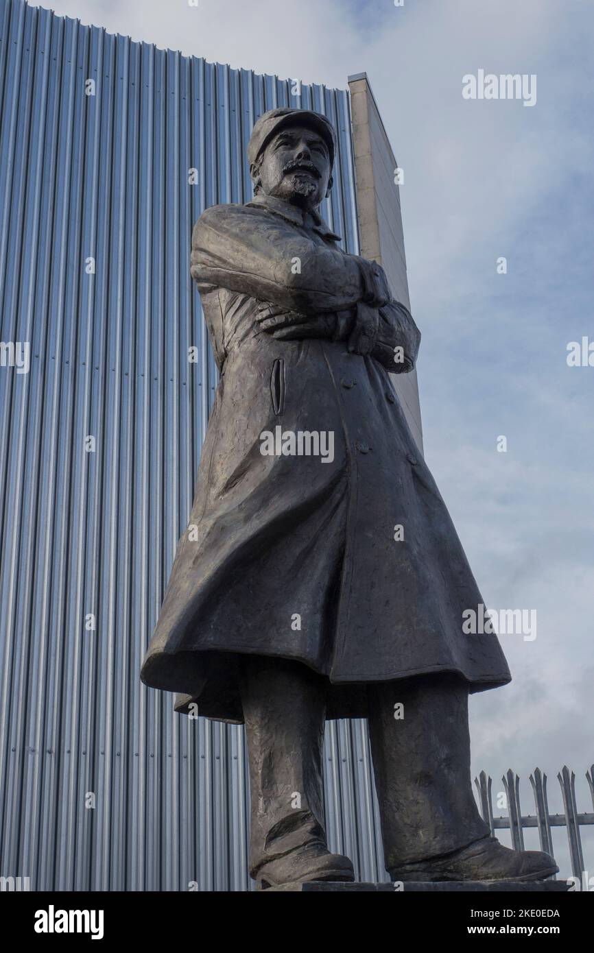 Samuel Cody Statue Farnborough stands outside Farnborough Air Sciences ...