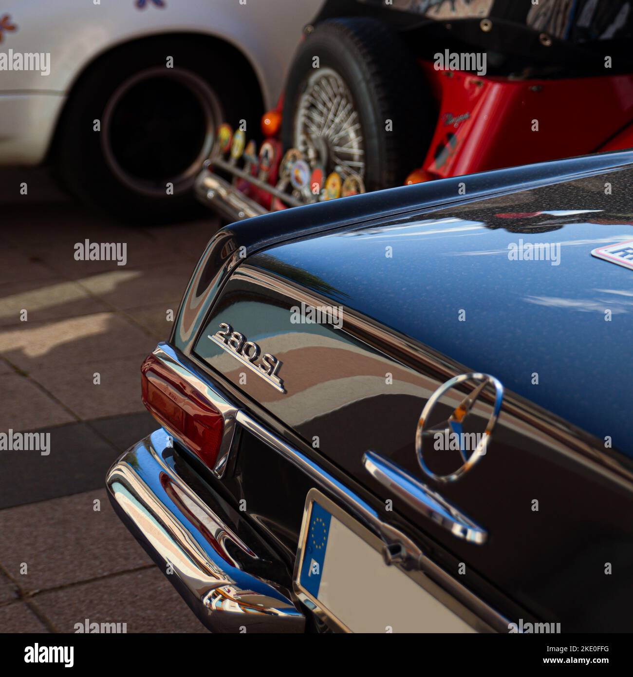 The trunk of a Mercedes 280Sl during the Rallye des princesses at ...