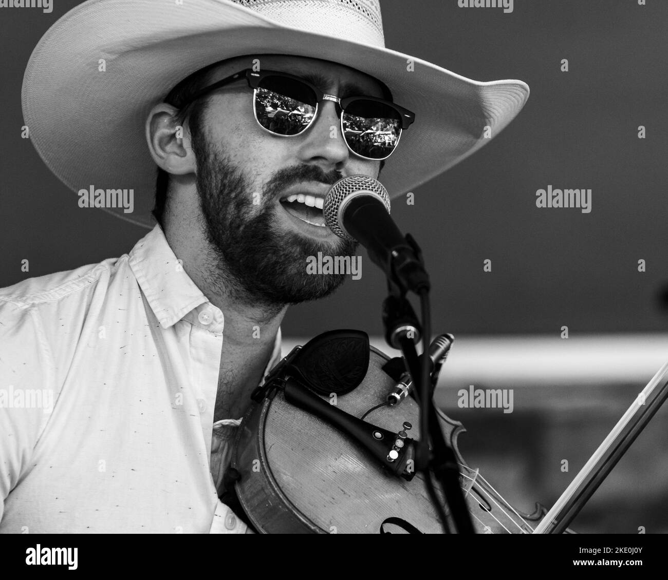 Young man playing fiddle Black and White Stock Photos & Images - Alamy