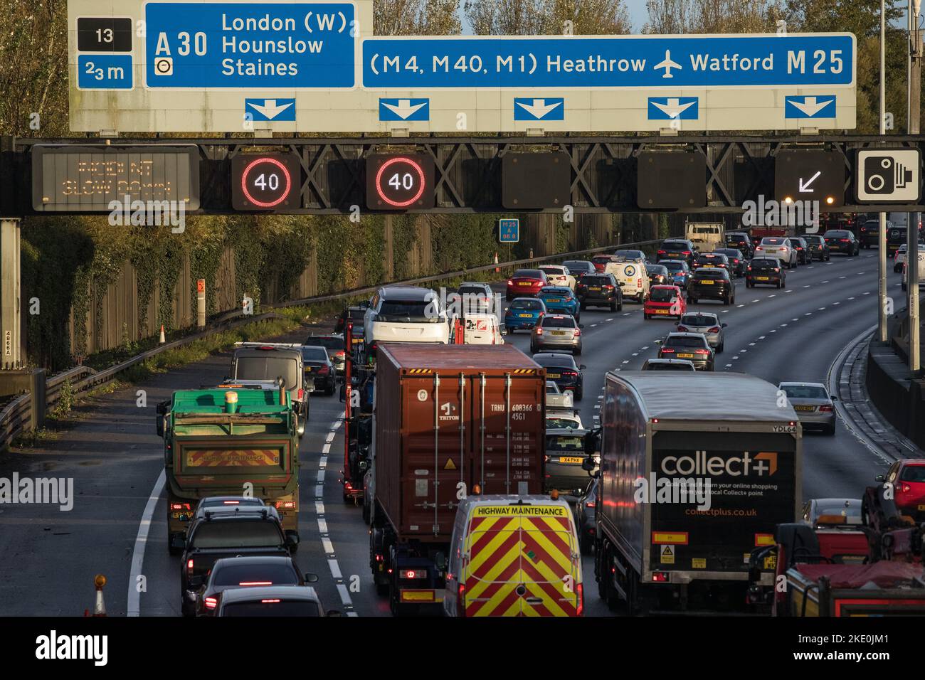 Thorpe, UK. 9th November, 2022. Vehicles are pictured queueing on the ...