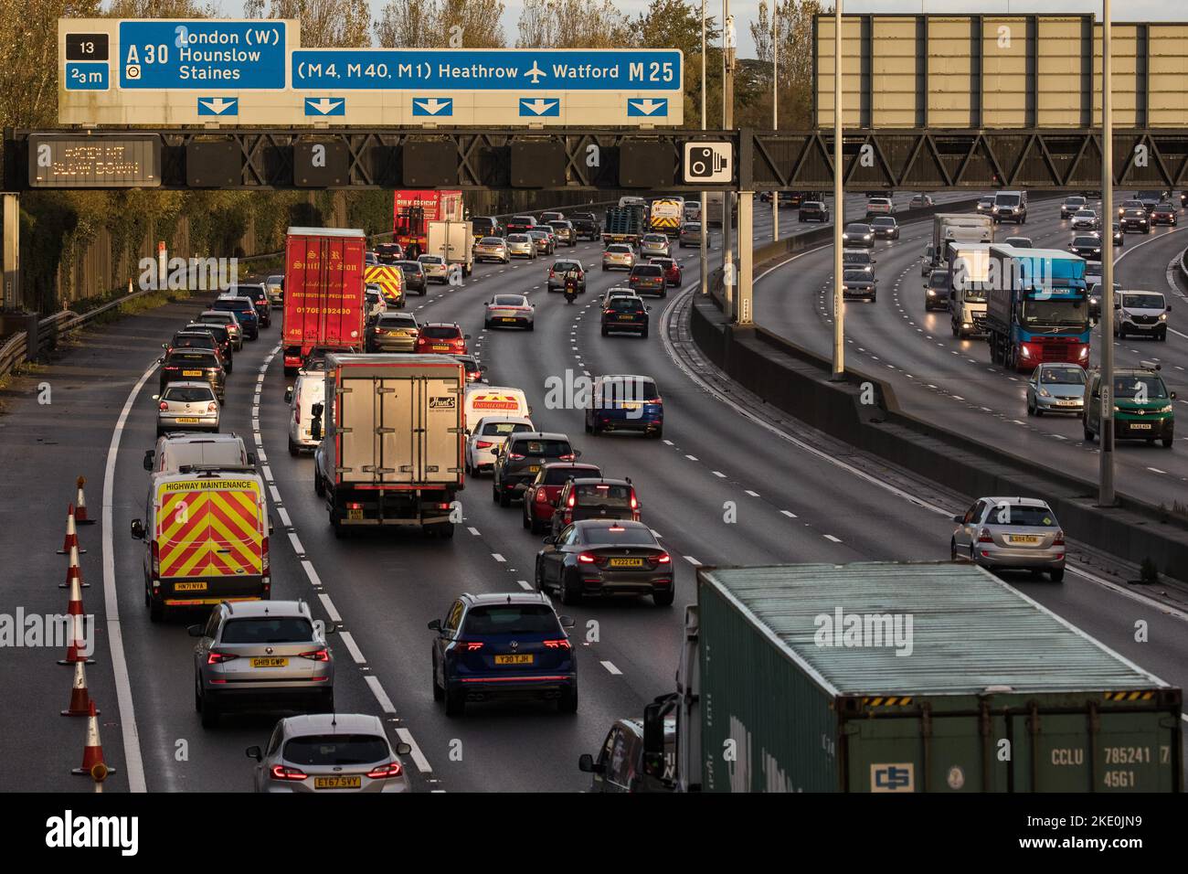 Thorpe, UK. 9th November, 2022. Vehicles are pictured queueing on the ...