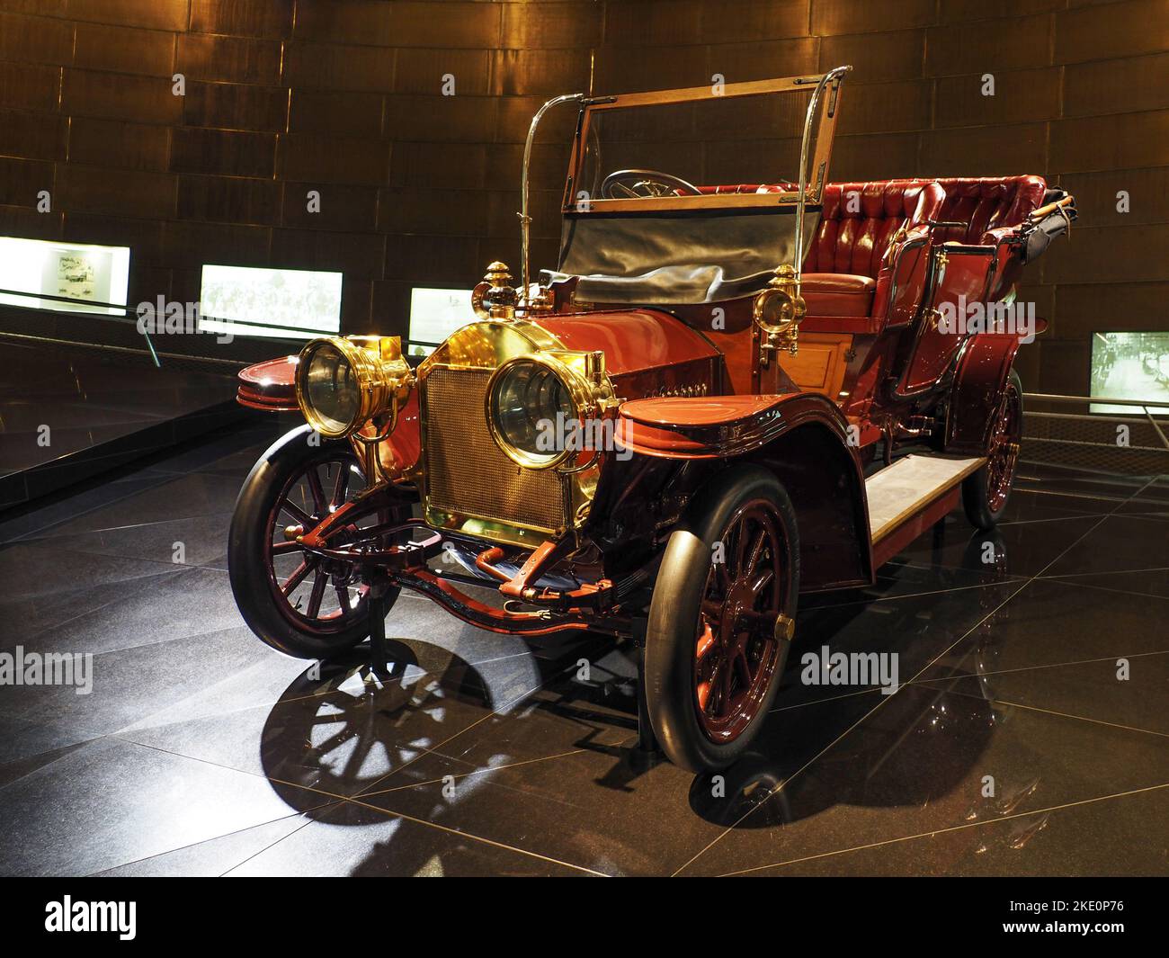 Benz 18 PS Doppelphaeton, 1905 at the Mercedes-Benz Museum Stock Photo ...
