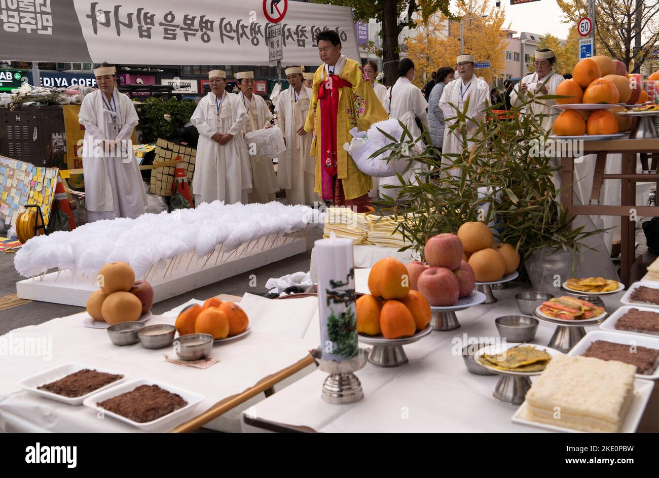 Seoul, South Korea. 9th Nov, 2022. South Korean shamans perform one of ...