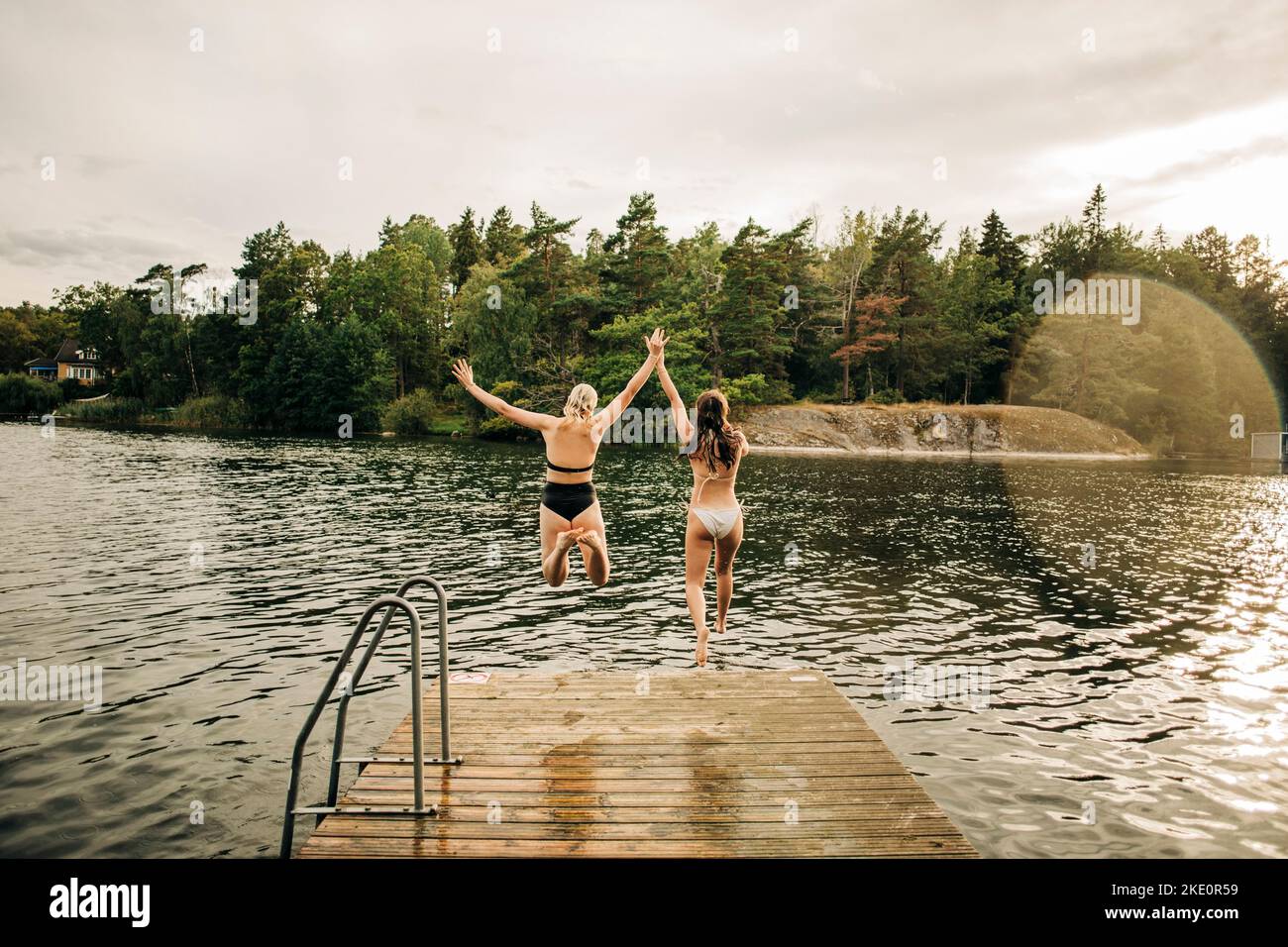 Women wearing bikini hi-res stock photography and images - Alamy
