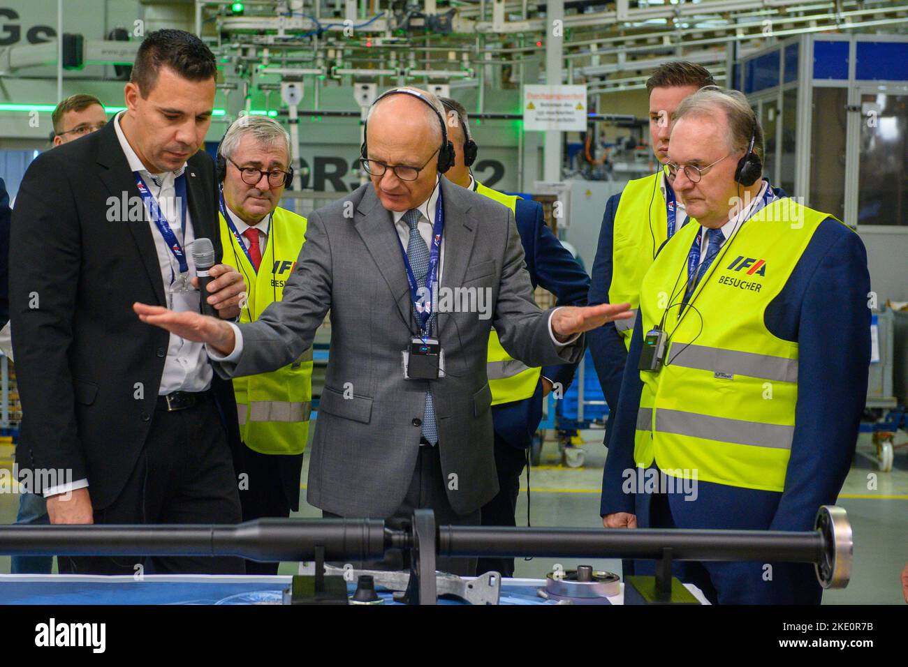 Car axel stand hi-res stock photography and images - Alamy