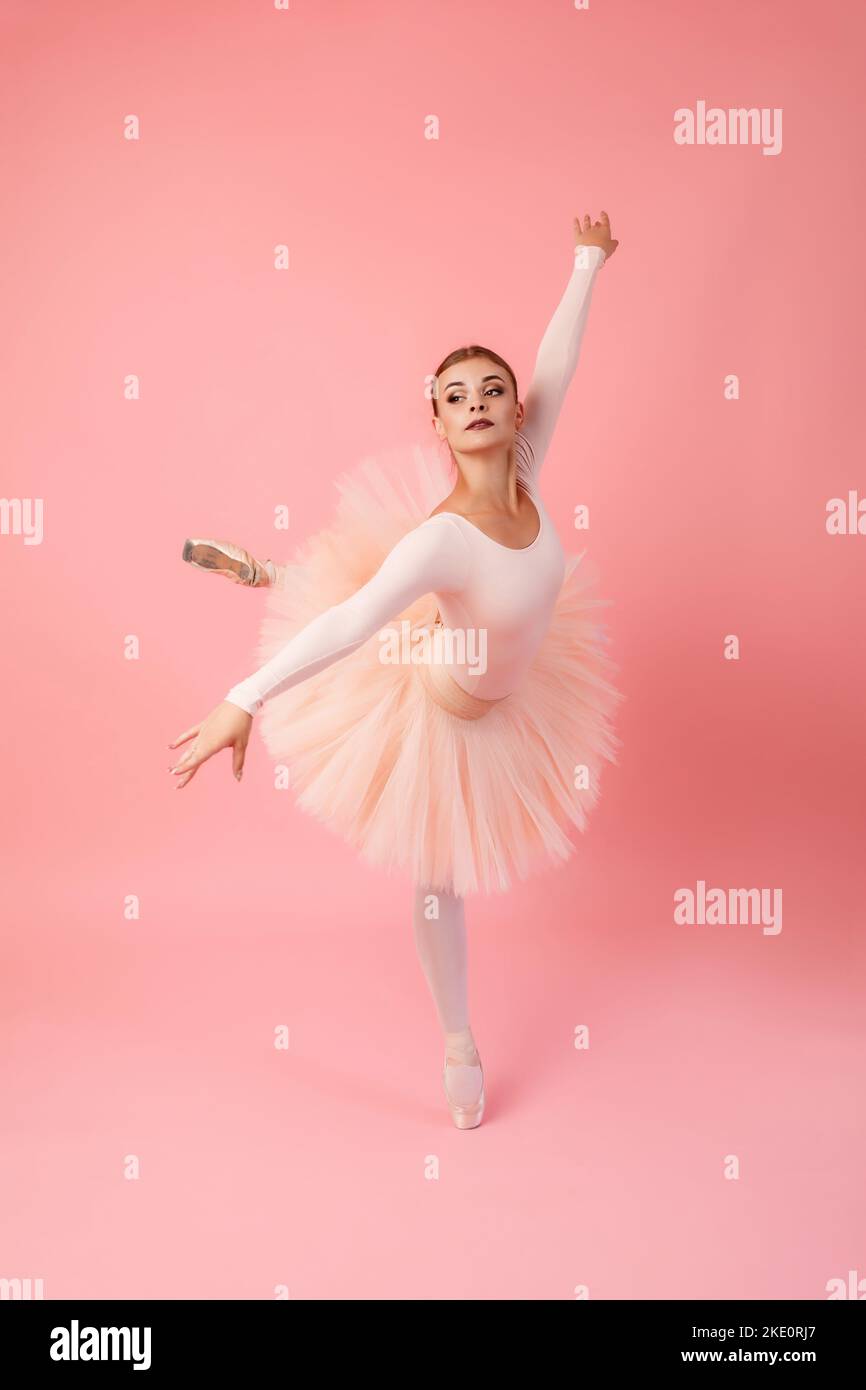 Dancer in studio hi-res stock photography and images - Alamy