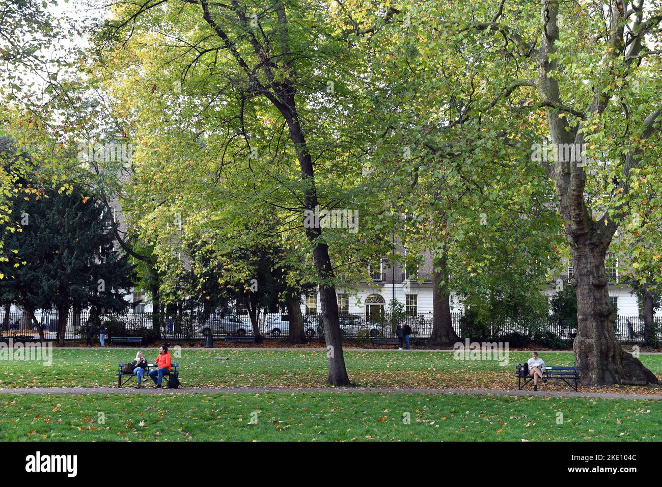 Russell square london bench hi-res stock photography and images - Alamy