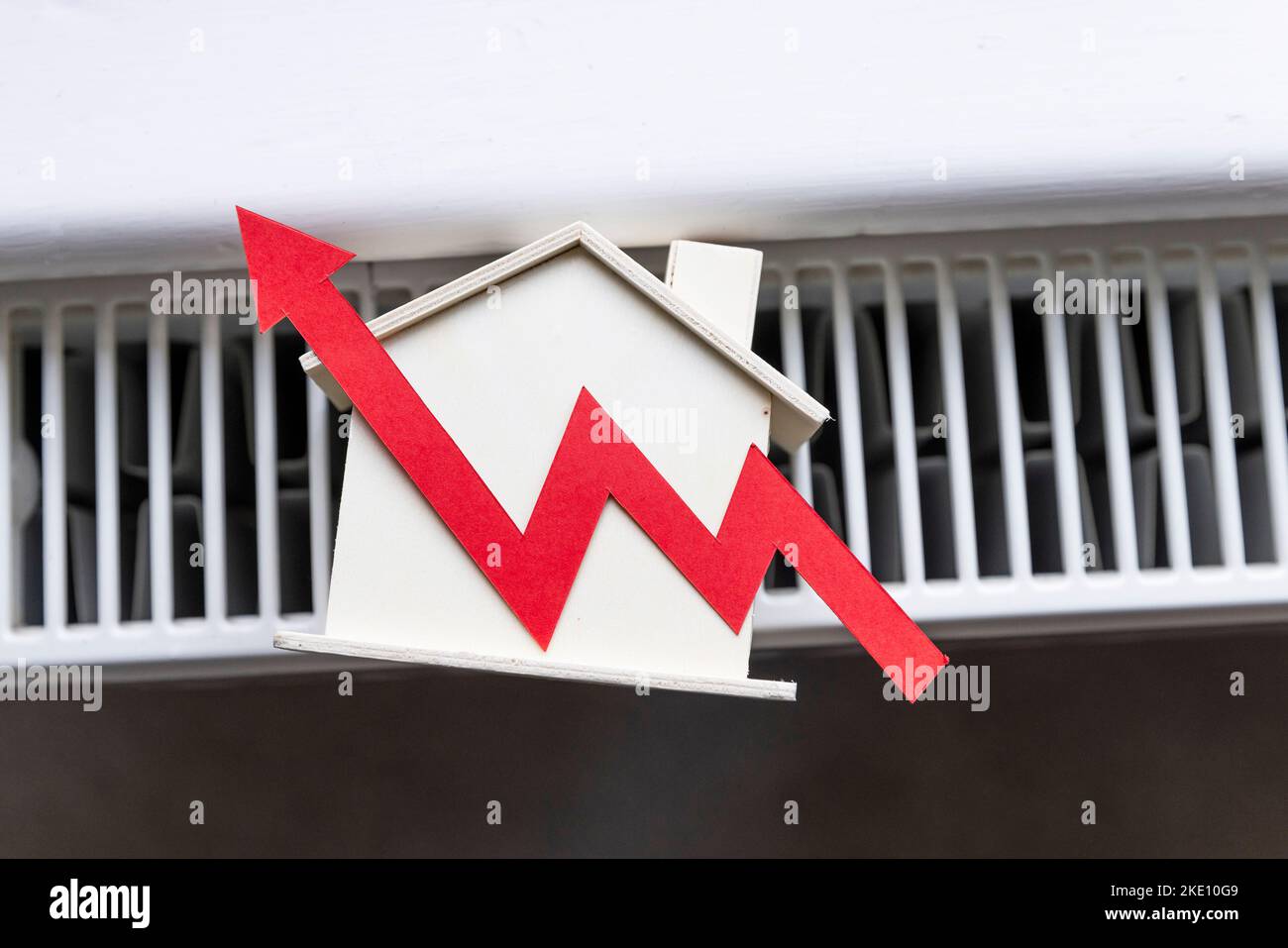 Increasing arrow hi-res stock photography and images - Alamy