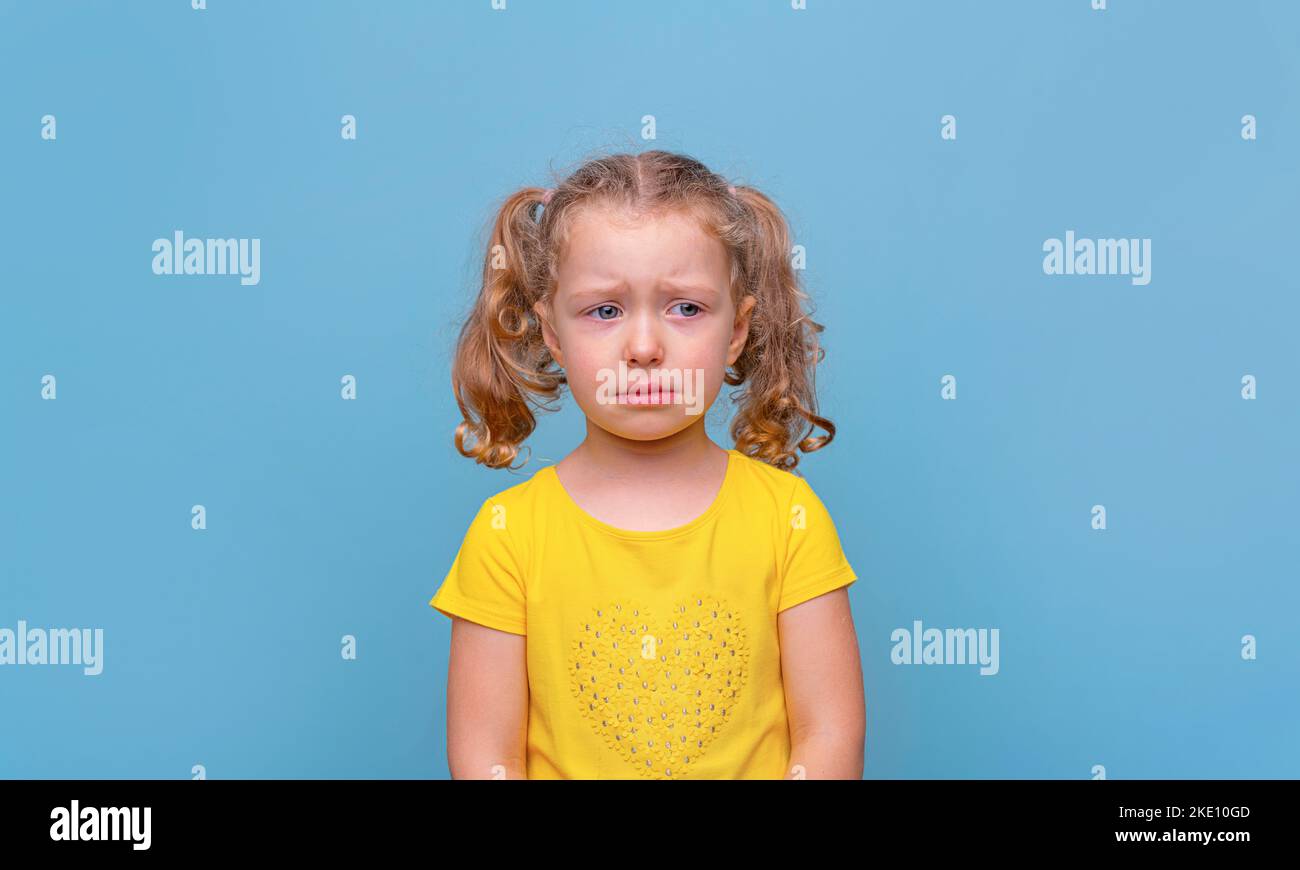 Little girl crying Stock Photo - Alamy