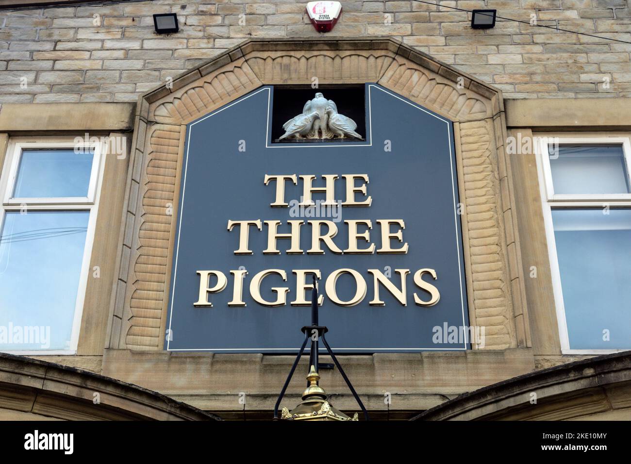 The Three Pigeons. South Parade, Halifax Stock Photo - Alamy